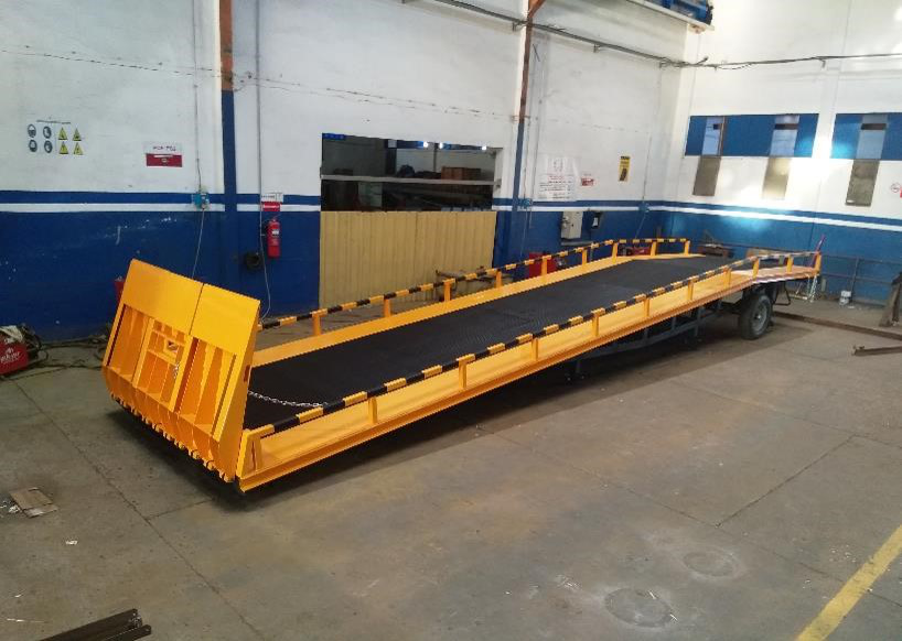 Portable loading dock - Universe Steel Factory